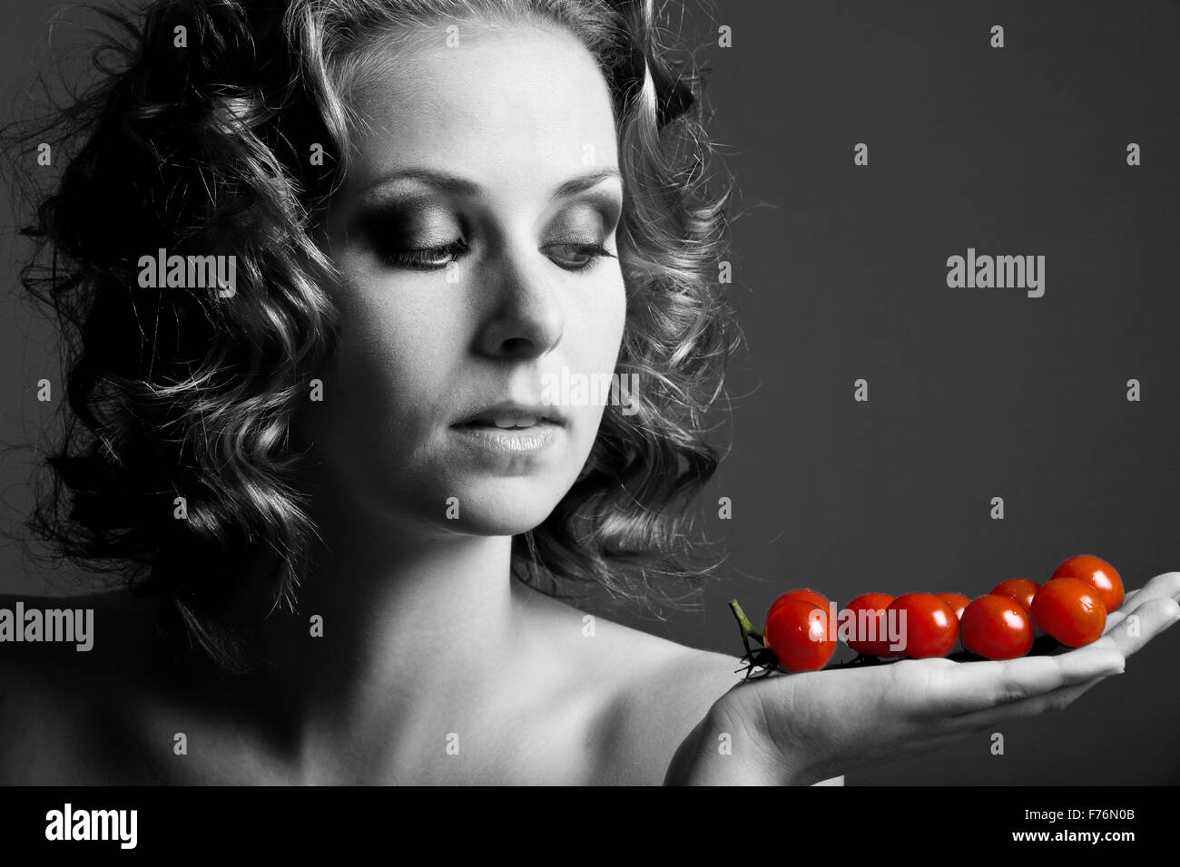 Red tomatoe tomatoes hi-res stock photography and images - Alamy