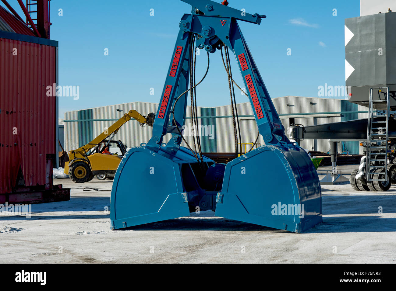 Clamshell Bucket Attachments High Resolution Stock Photography and ...