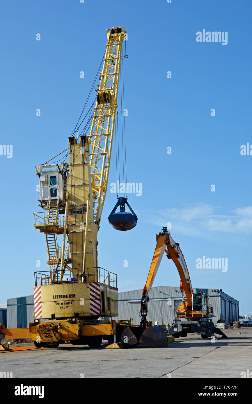 Clamshell Bucket Attachments High Resolution Stock Photography and ...