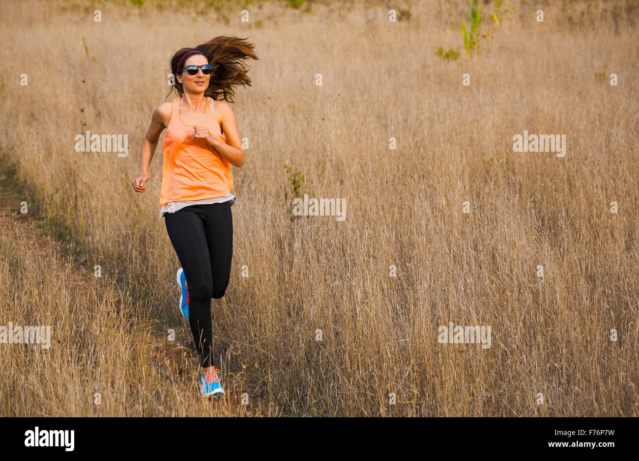 Outdoor shot fitness woman hi-res stock photography and images - Alamy