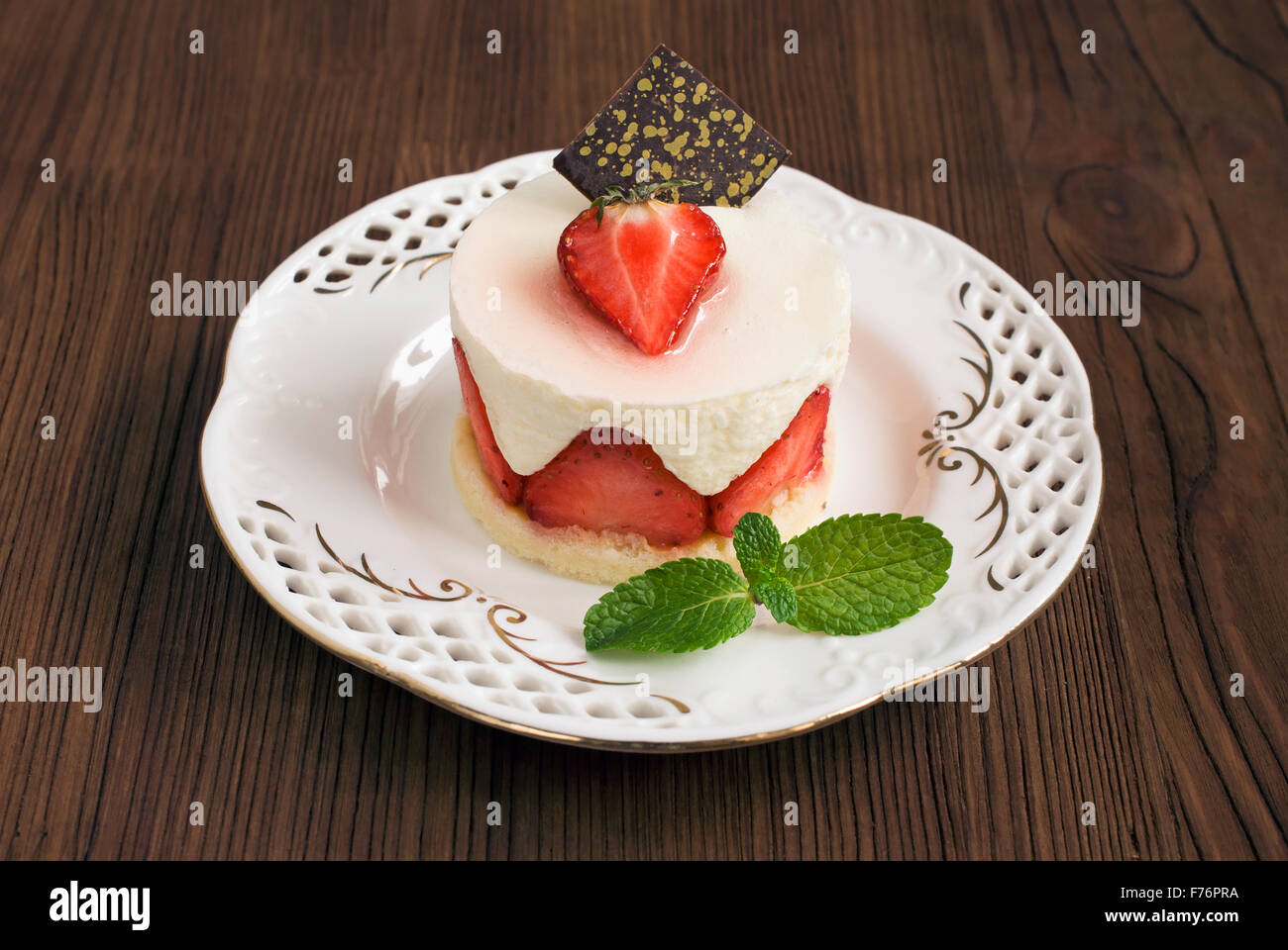 Strawberry cake with delicous cream Stock Photo - Alamy