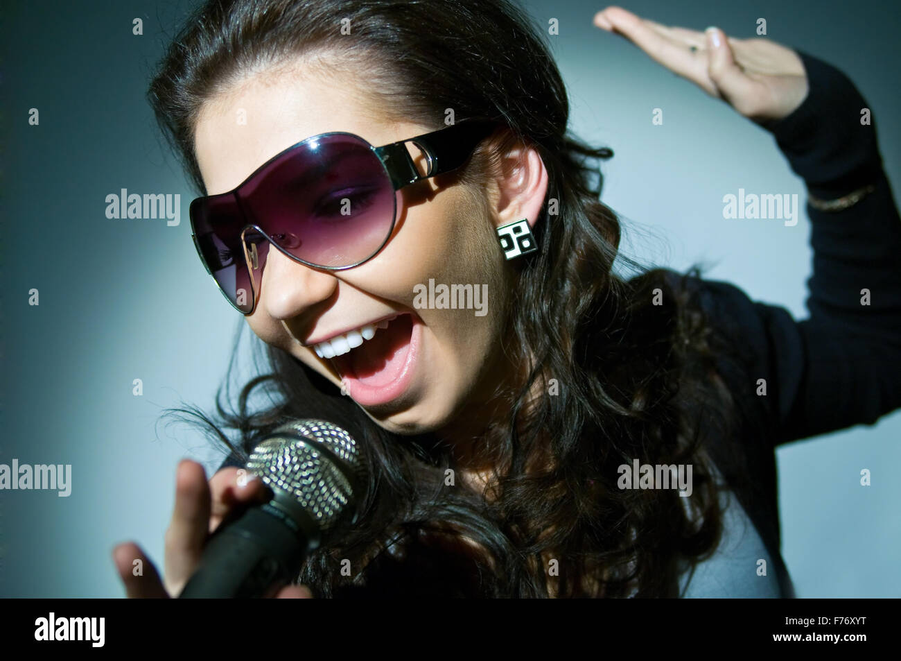 Teenager singing stage woman hi-res stock photography and images - Alamy