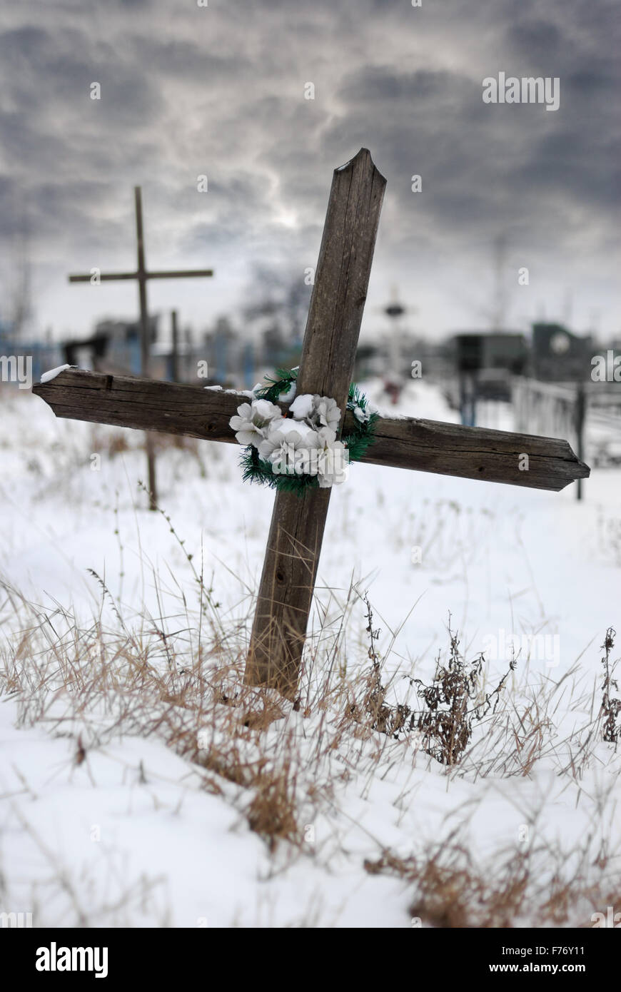 Cross on a cemetery Stock Photo - Alamy