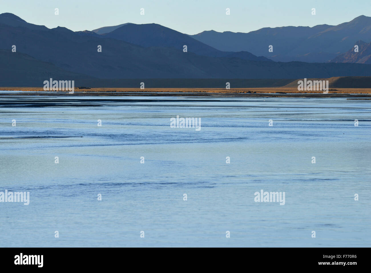 Tingri. 18th Nov, 2015. Photo taken on Nov. 18, 2015 shows the Pumqu ...