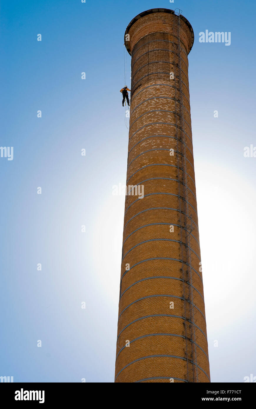 Worker at height hi-res stock photography and images - Alamy