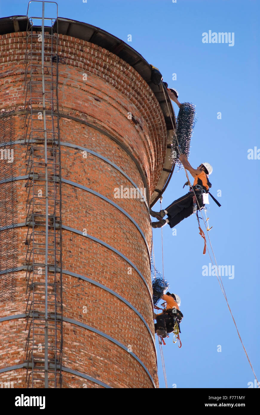 Worker at height hi-res stock photography and images - Alamy