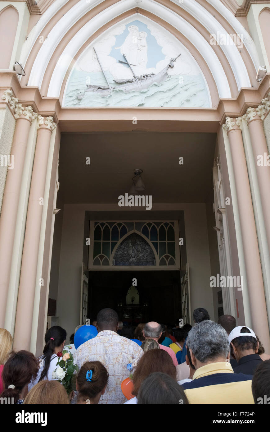 Entering church hi-res stock photography and images - Alamy