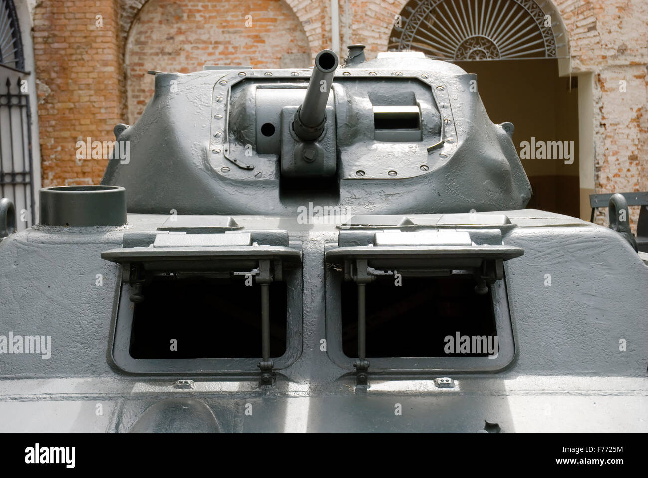 Tank canon hi-res stock photography and images - Alamy