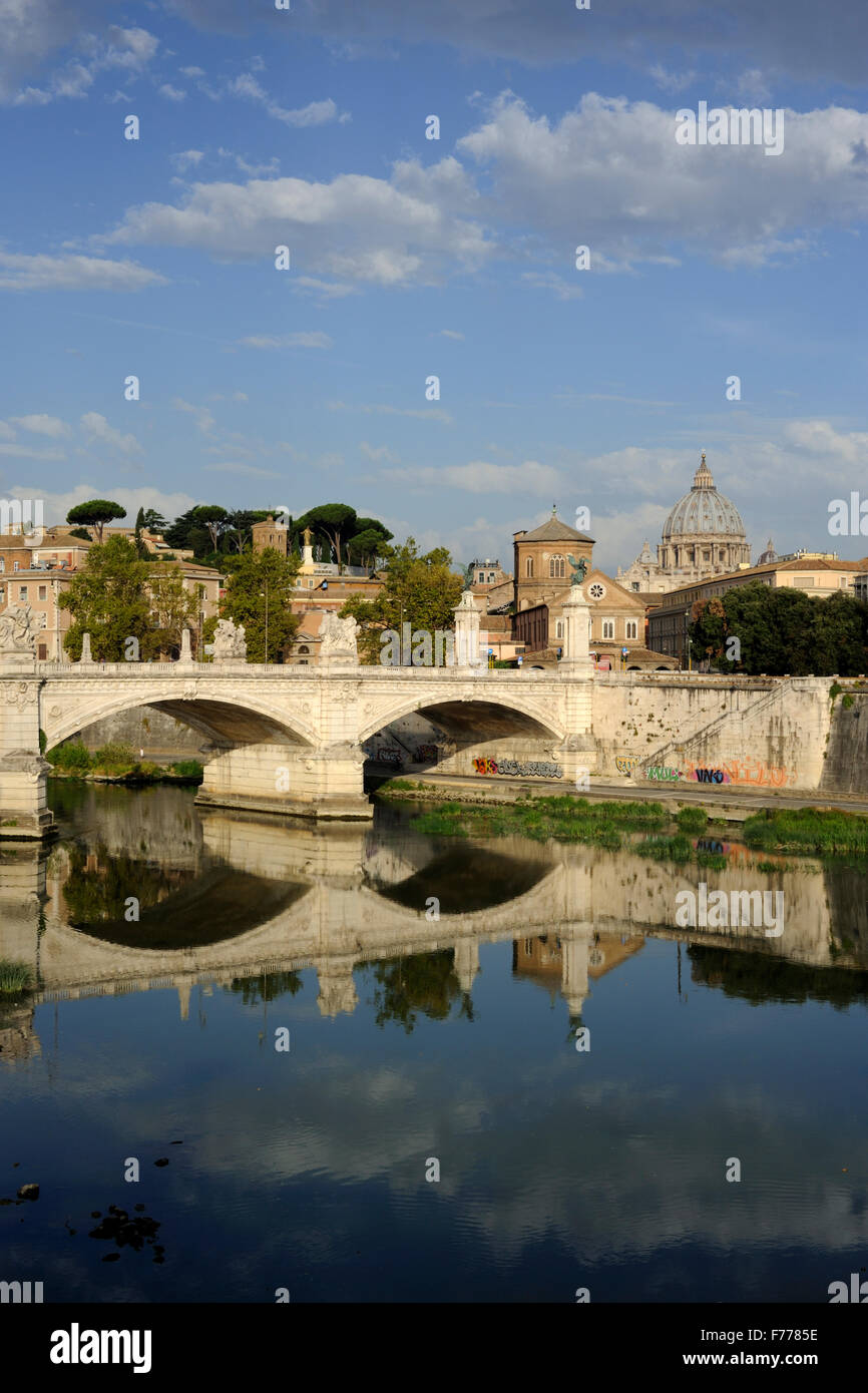 Italy vittorio emanuele ii bridge hi-res stock photography and images ...