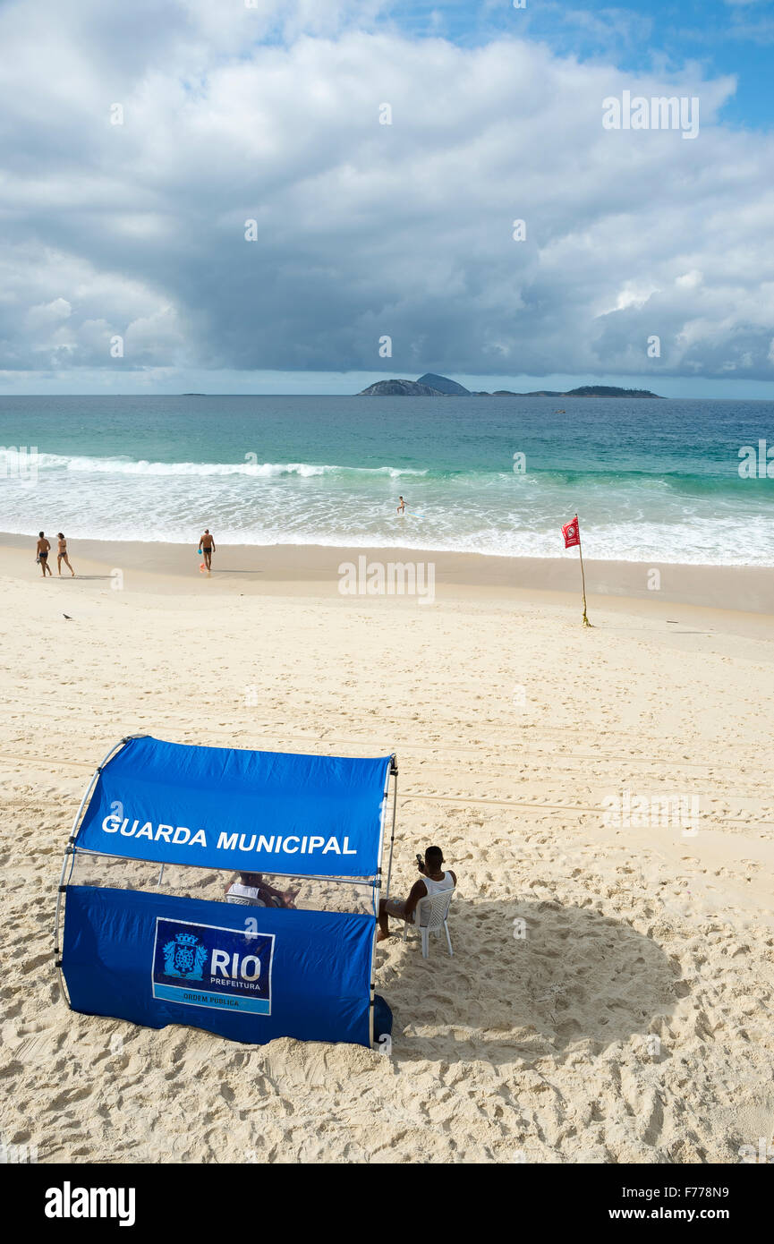 Security stands hi-res stock photography and images - Alamy