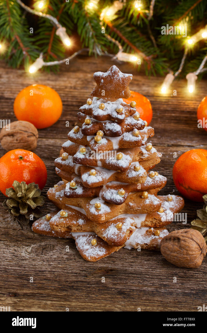 gingerbread christmas tree Stock Photo - Alamy
