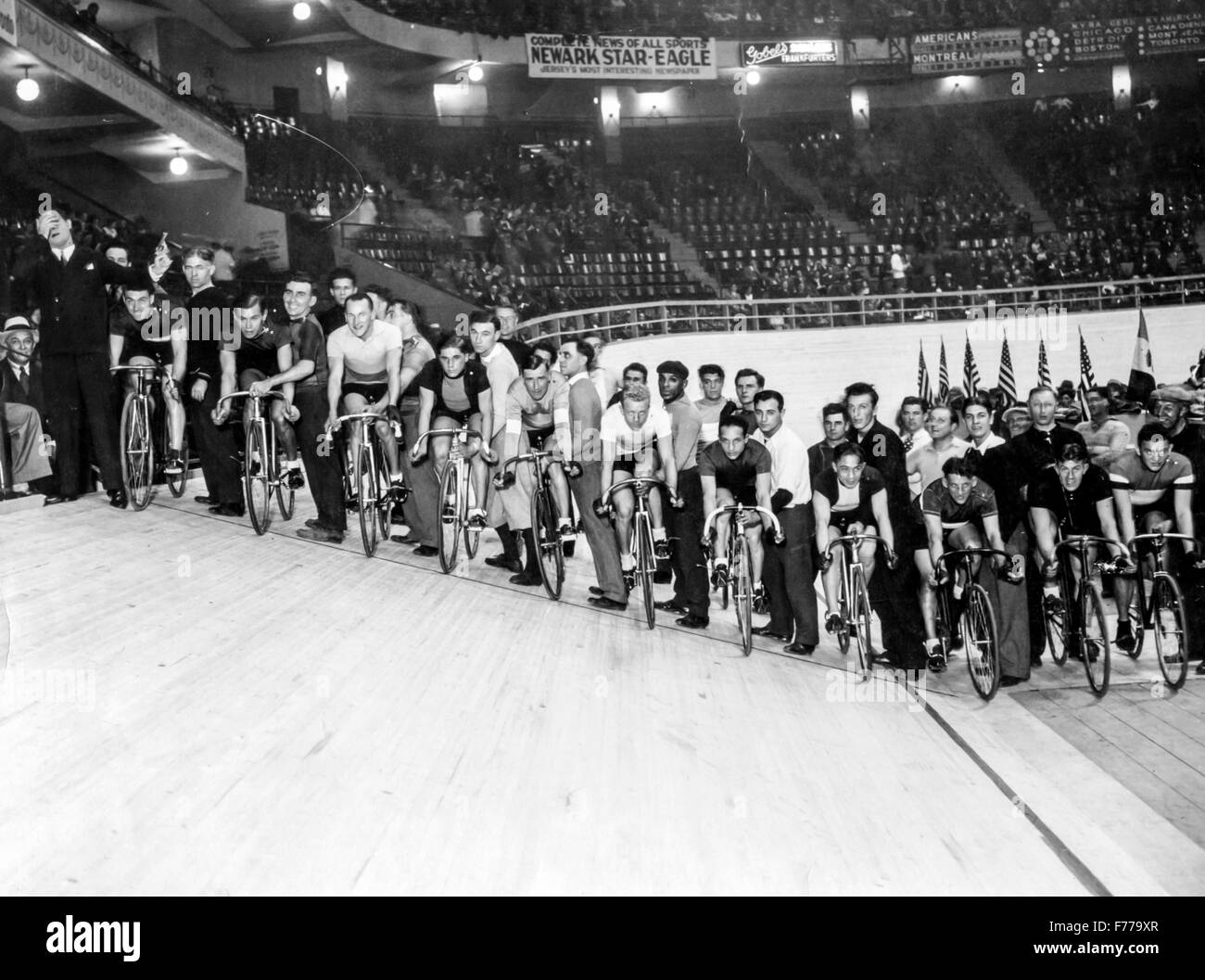 Cyclists track Black and White Stock Photos & Images - Alamy