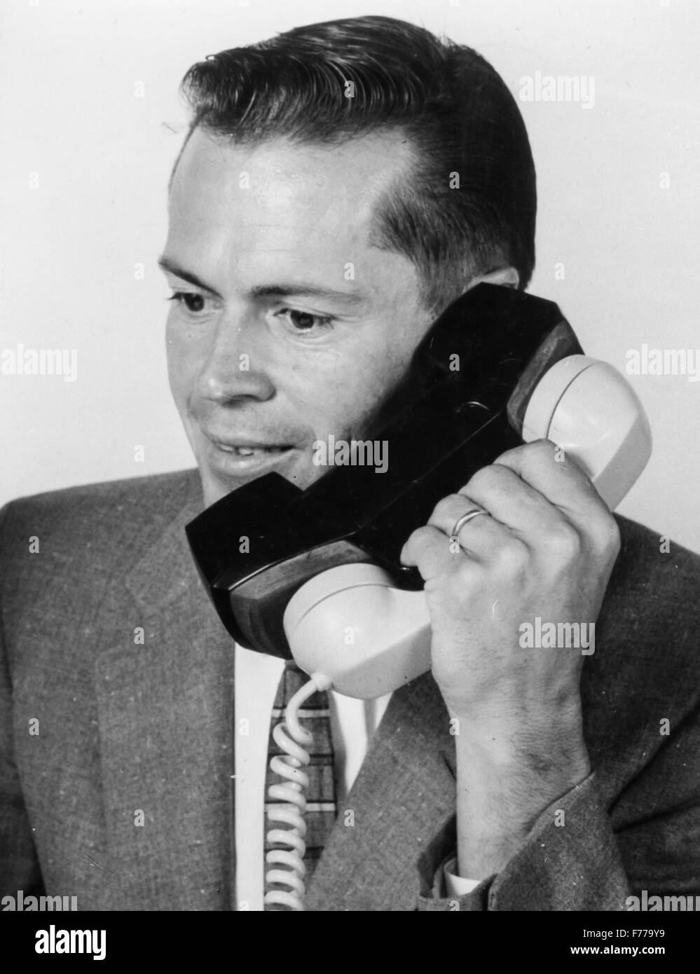 Man telephone 1960 hi-res stock photography and images - Alamy