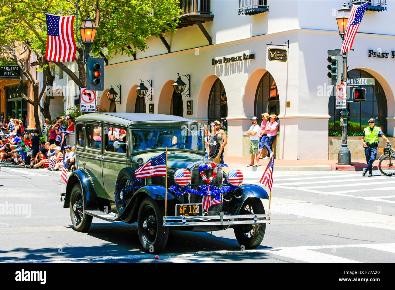Flags show classic cars hi-res stock photography and images - Alamy