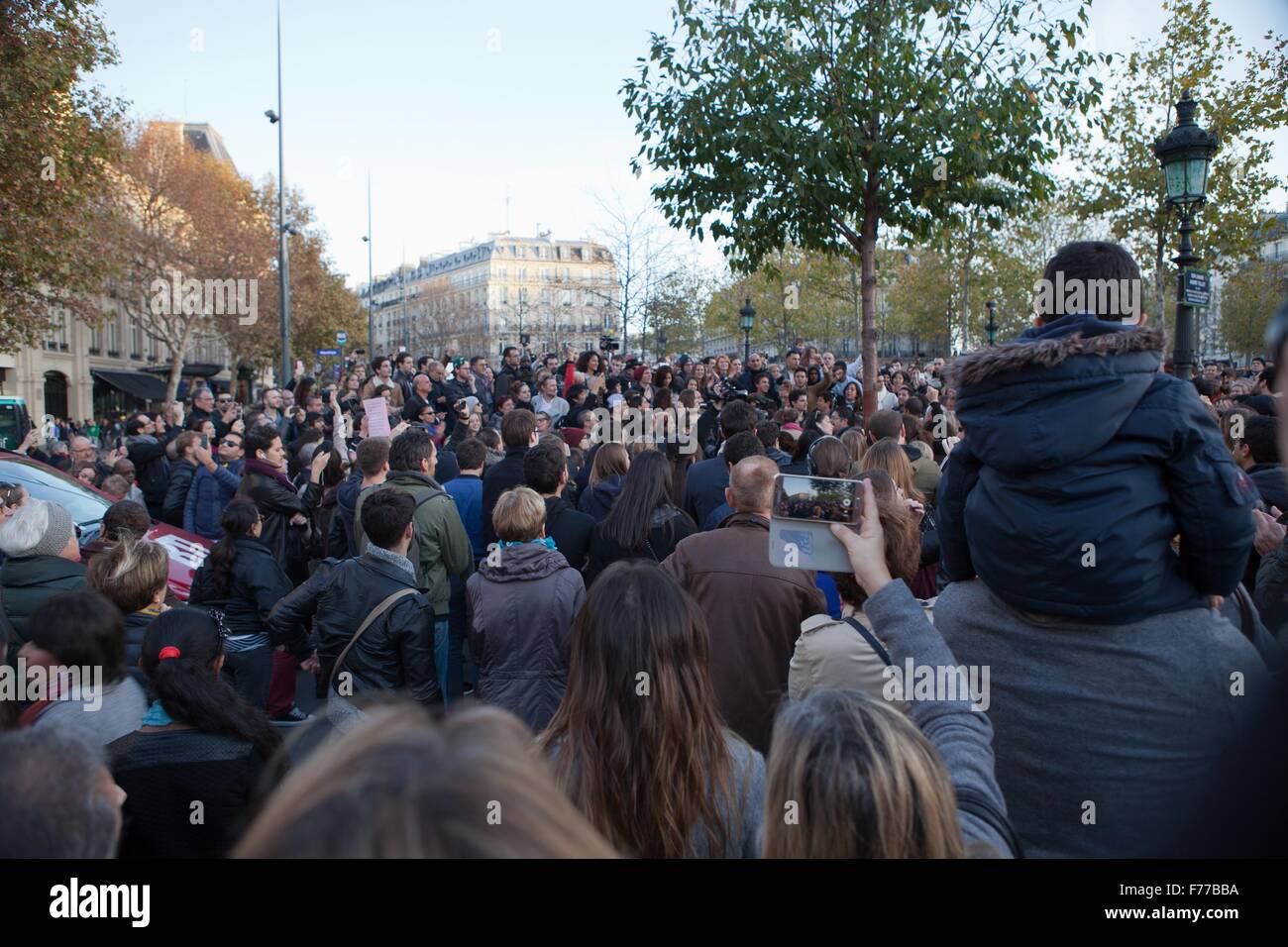 Mass panic broke out at Place de la Republique two days after 132 ...