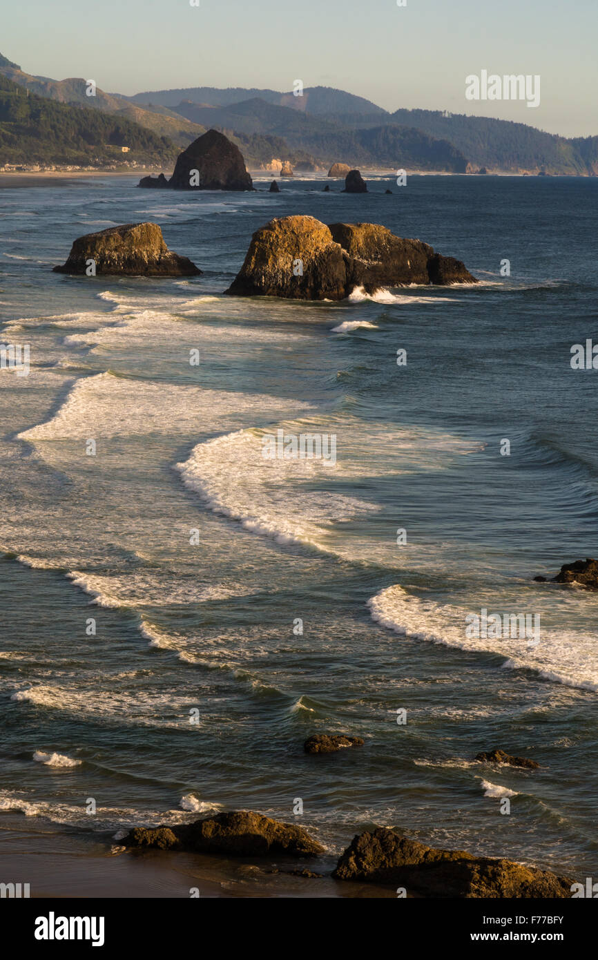 Monoliths near the shoreline of Ecola State Park, Oregon Stock Photo ...