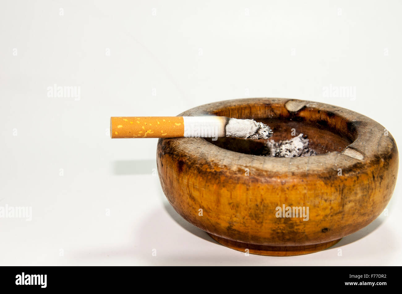 Bad addiction. Ashtray and cigarette close-up Stock Photo - Alamy