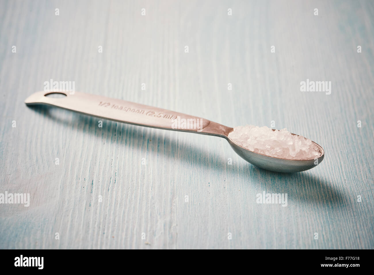 Set metal measuring salt hi-res stock photography and images - Alamy