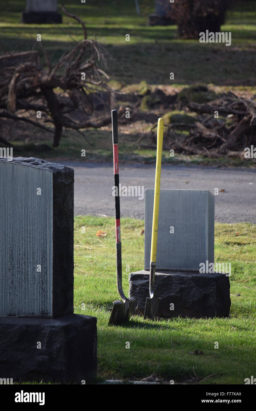 Graveyard placement hi-res stock photography and images - Alamy