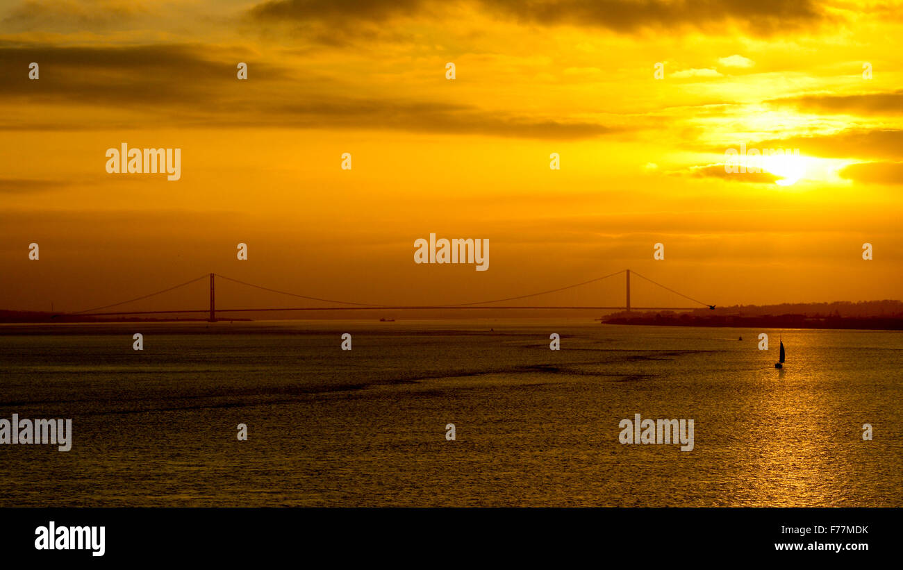 Sunset over the river Humber in the Humber estuary near Hull Stock ...