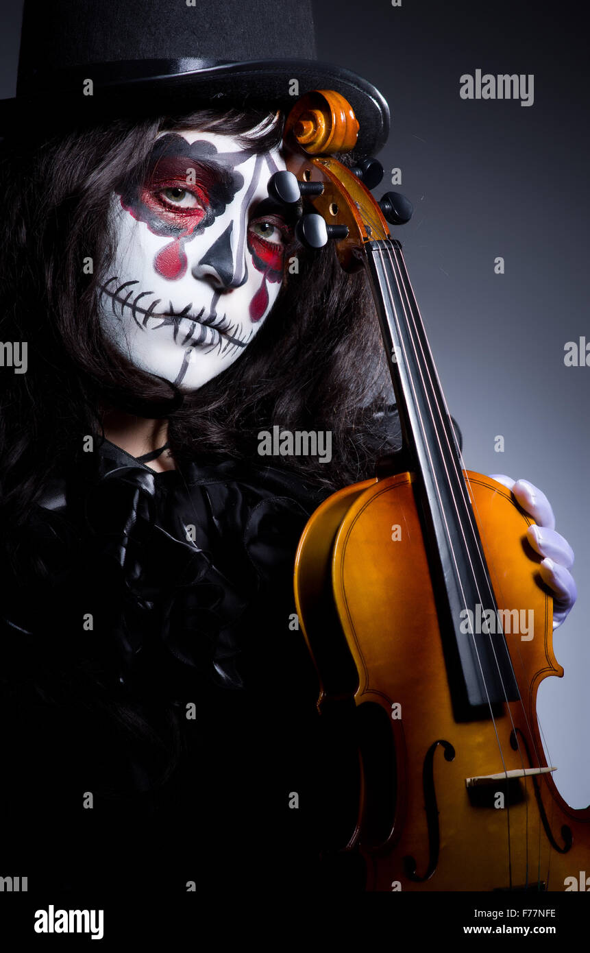 Fiddle playing devil hi-res stock photography and images - Alamy