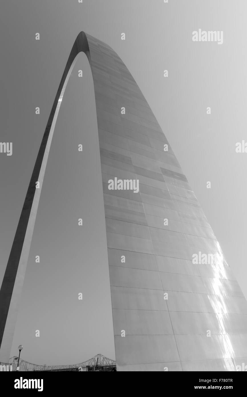 St Louis Gateway Arch catches sun glistening as it towers into clear ...