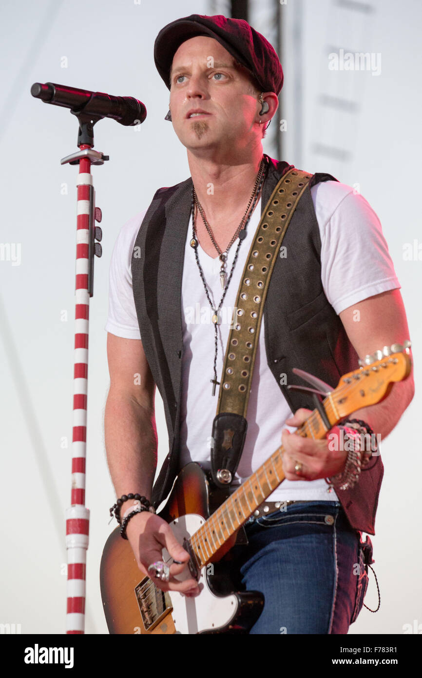 Oshkosh, Wisconsin, USA. 19th June, 2012. Musician KEIFER THOMPSON of ...