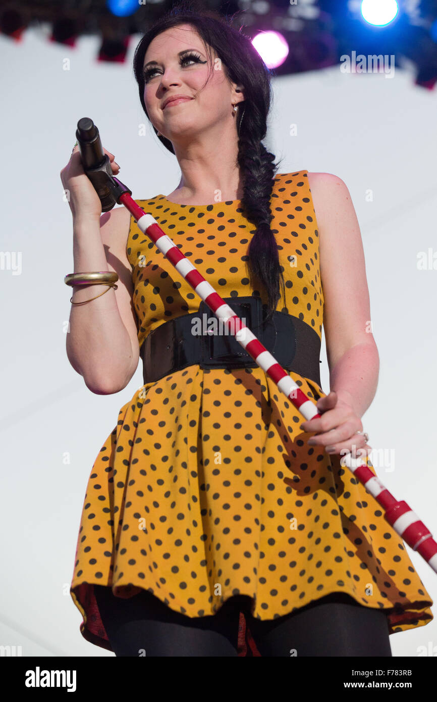 Oshkosh, Wisconsin, USA. 19th June, 2012. Singer SHAWNA THOMPSON of ...