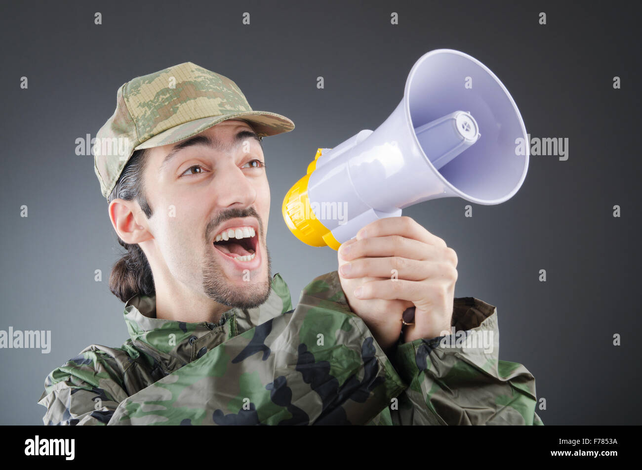 Army officer shouting hi-res stock photography and images - Alamy