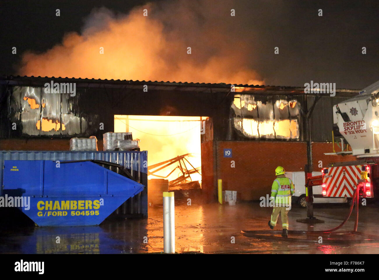 Woking as a team hi-res stock photography and images - Alamy