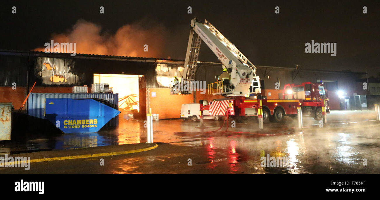 Woking as a team hi-res stock photography and images - Alamy