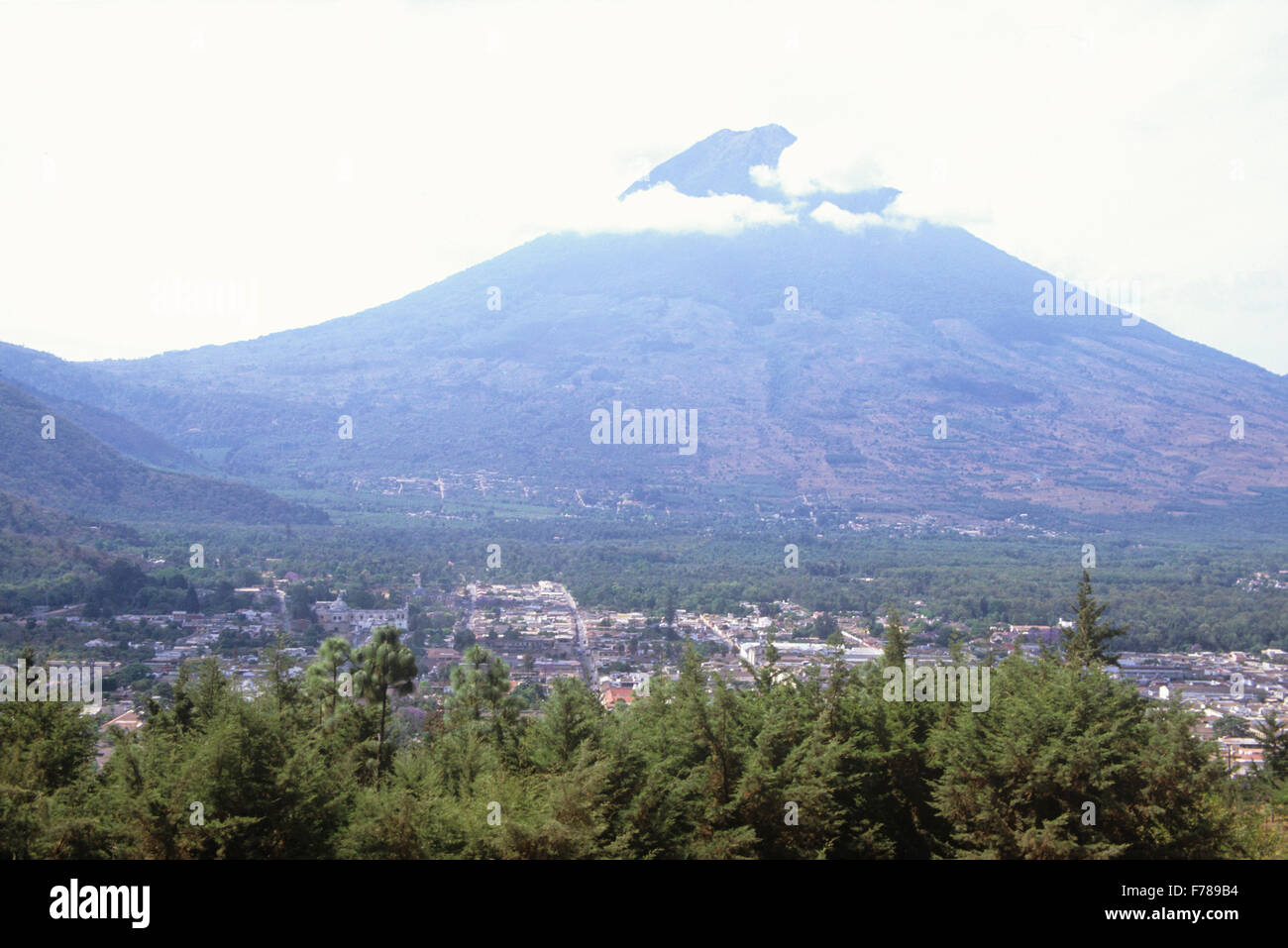 Volcan agua hi-res stock photography and images - Alamy