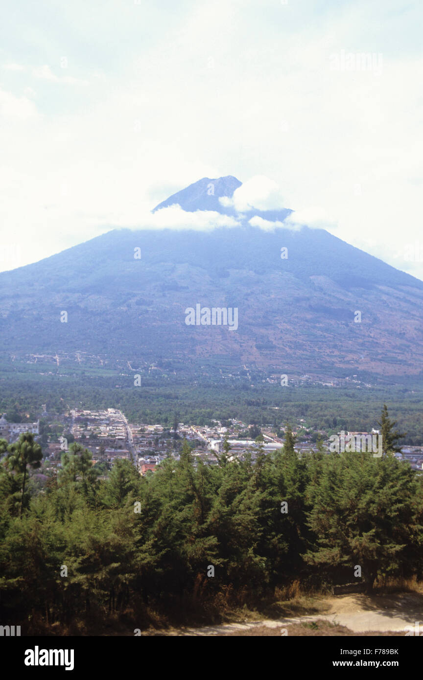 Volcan agua hi-res stock photography and images - Alamy