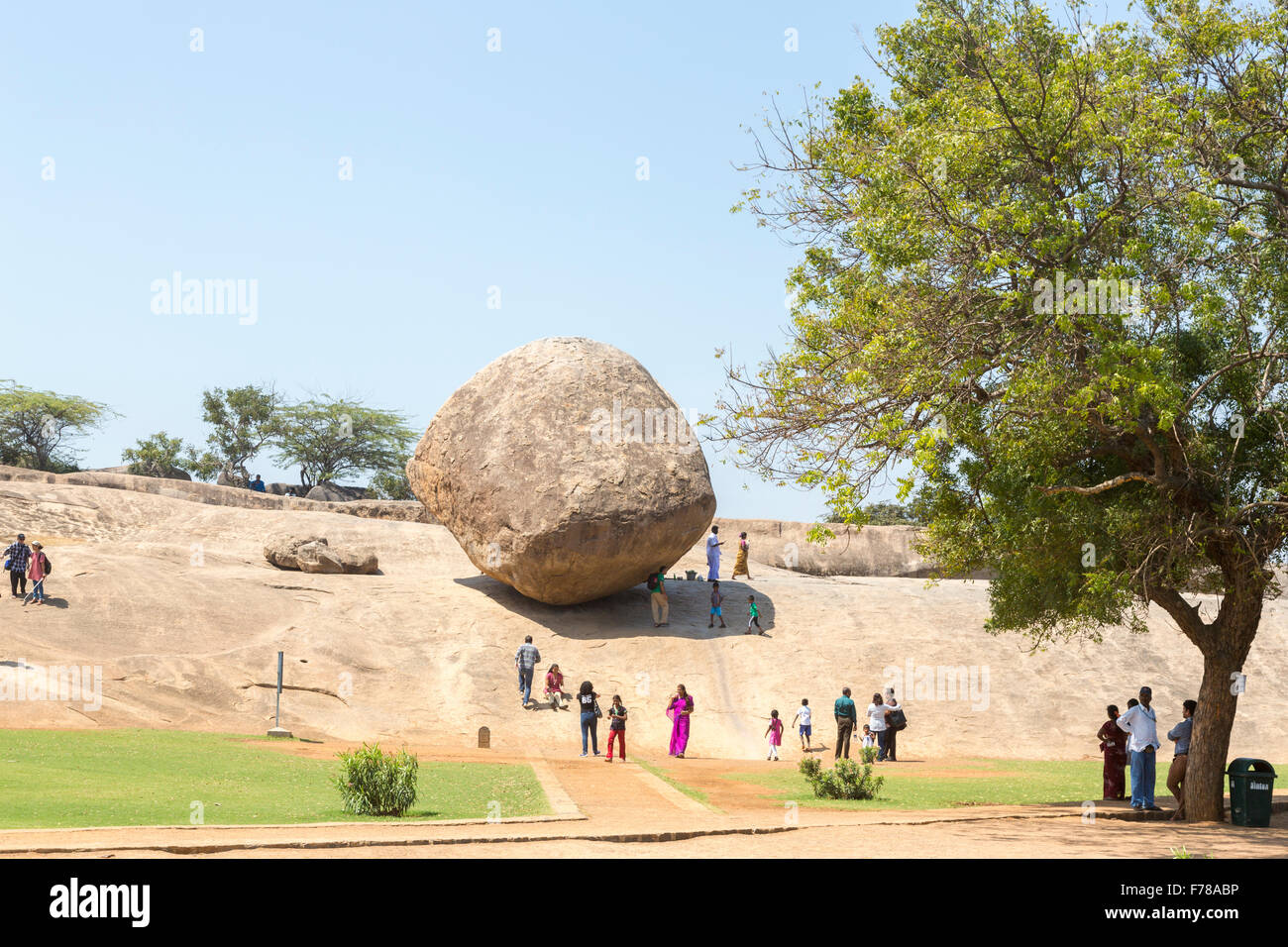 Mahabalipuram (Mamallapuram): Krishna's Butter Ball, a huge rock ...