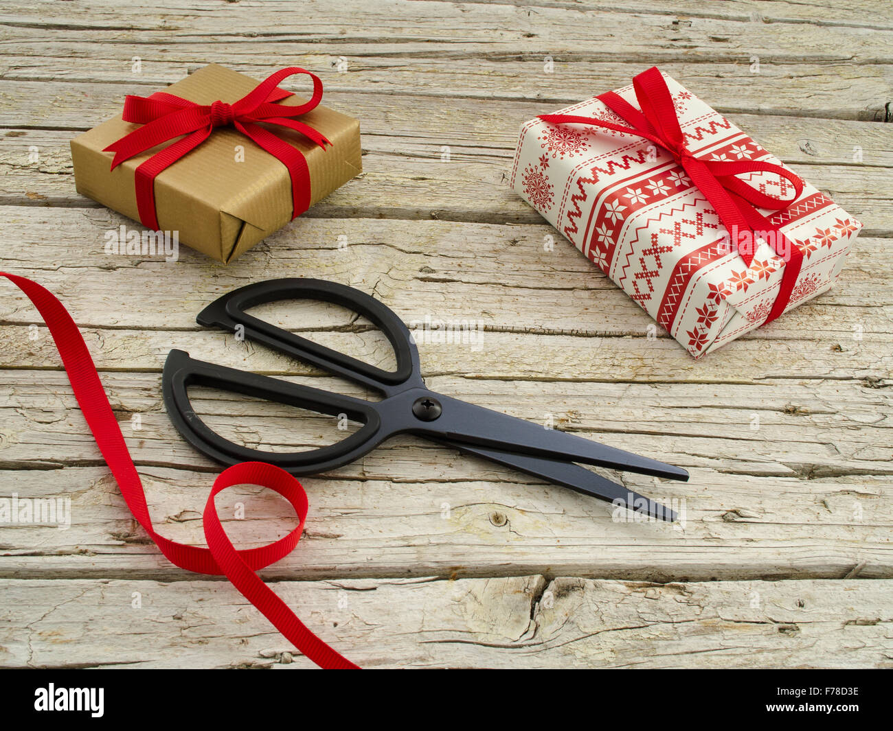 Scissors ribbon gift wrap hi-res stock photography and images - Alamy