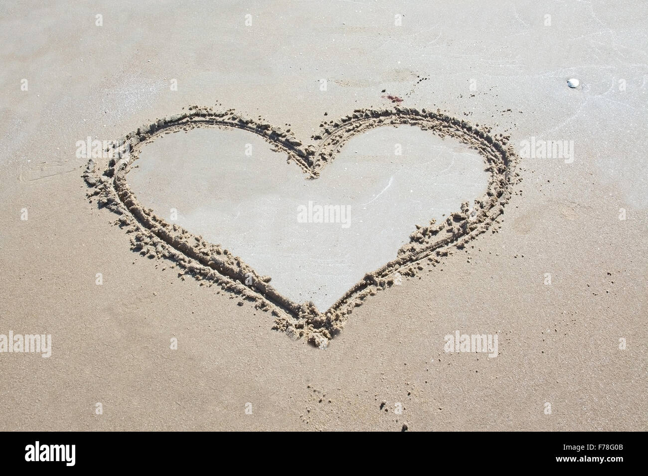 Heart in sand with empty space on beach Stock Photo - Alamy