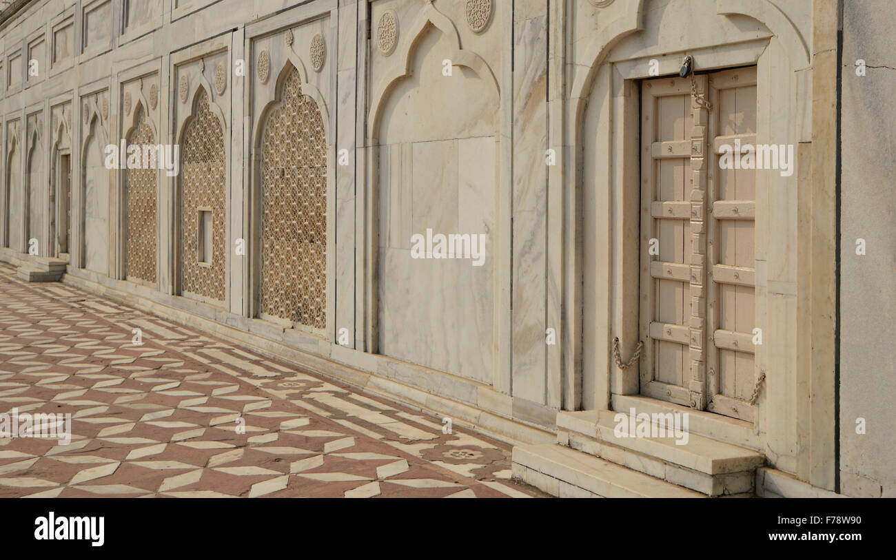 White Marble work and Door way at the Taj Mahal,India Stock Photo - Alamy