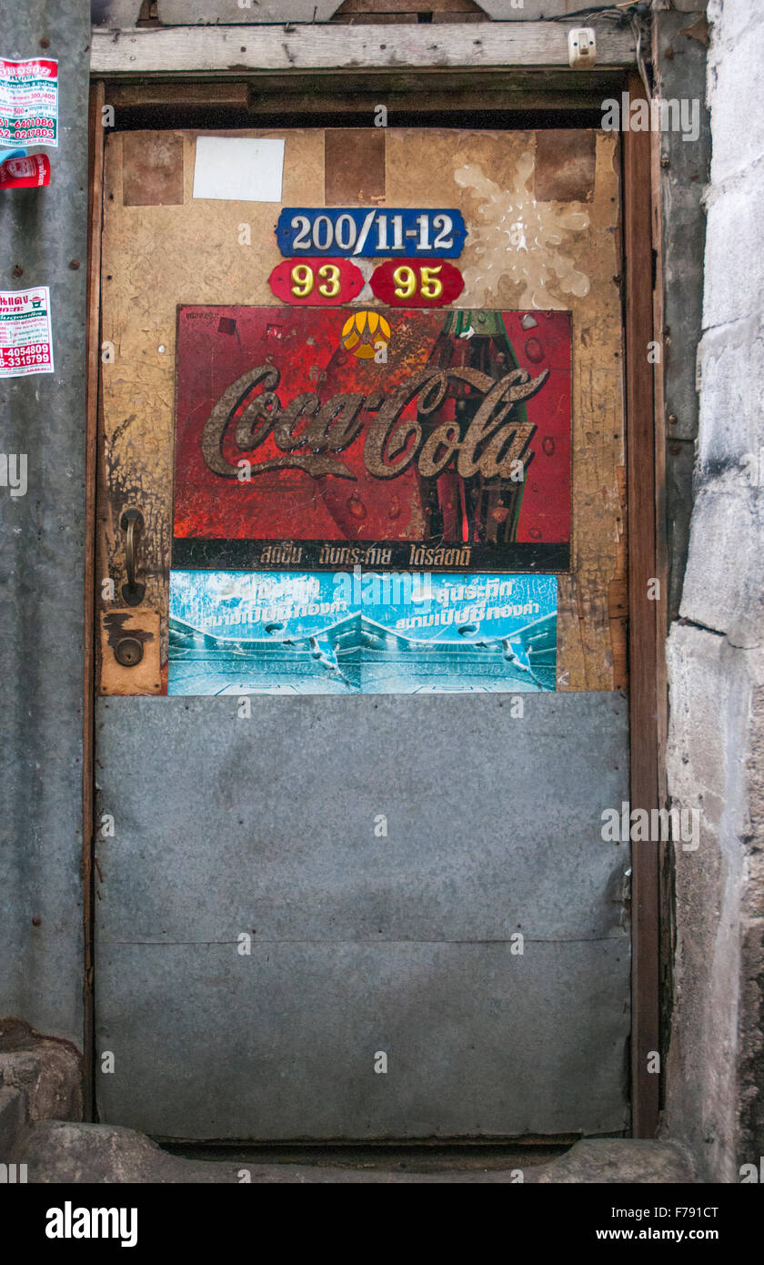 Makeshift door in a back alley of Dhonburi, Bangkok, Thailand Stock ...