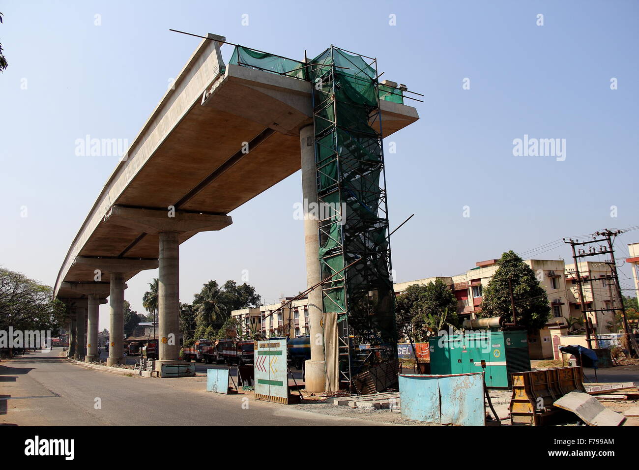 Concrete railway bridge hi-res stock photography and images - Alamy