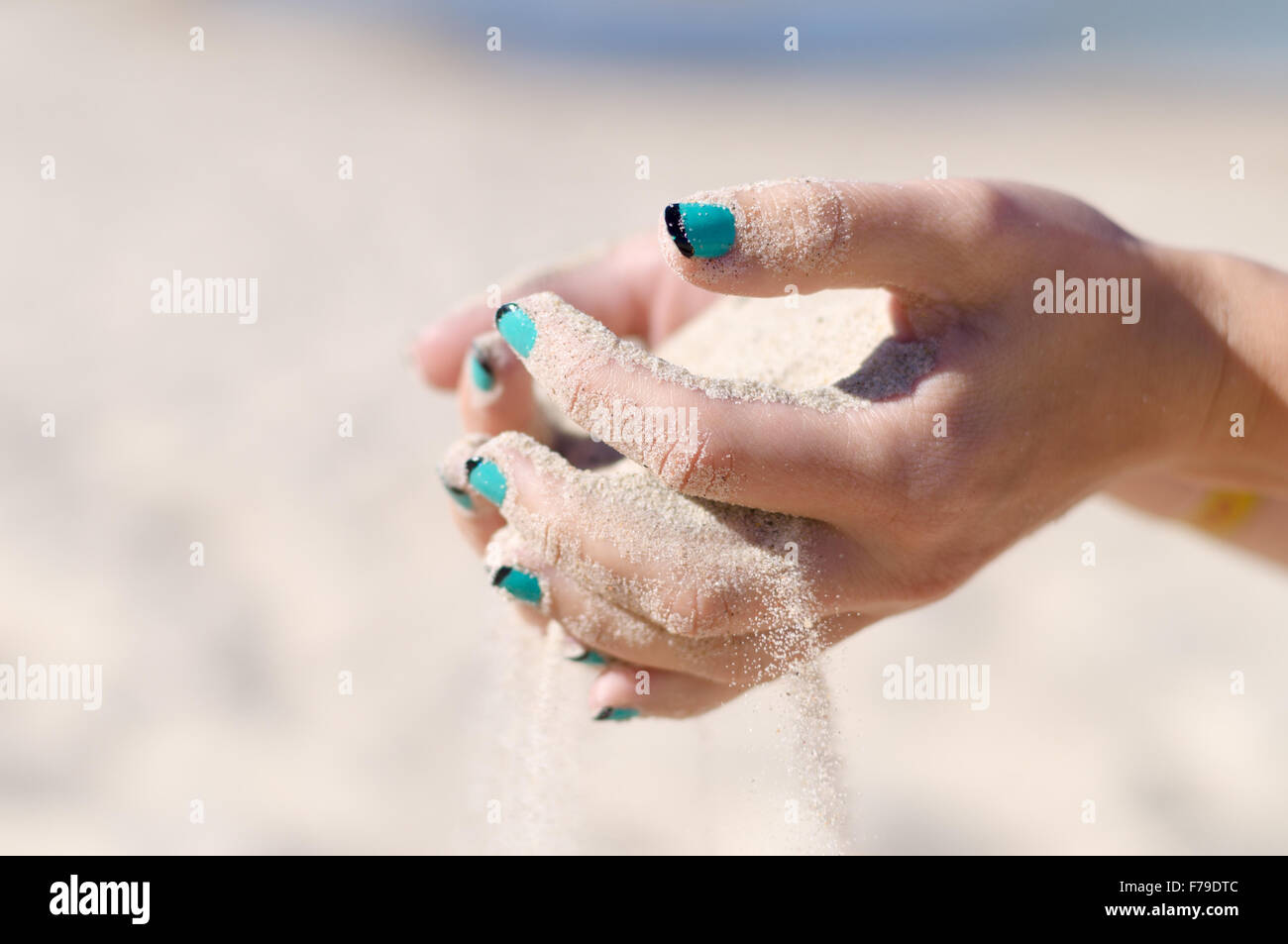 Sand falling through hands hi-res stock photography and images - Alamy