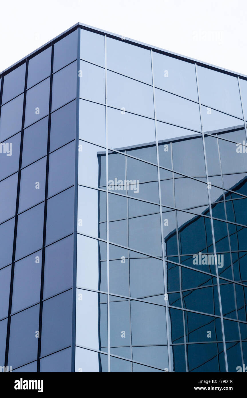 Steel building hi-res stock photography and images - Alamy