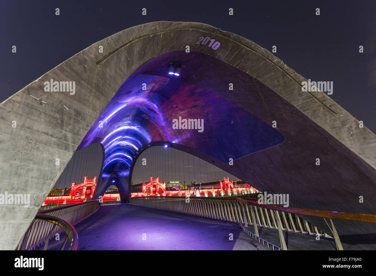 bridge over the river Manzanares in the madrid river park Stock Photo ...
