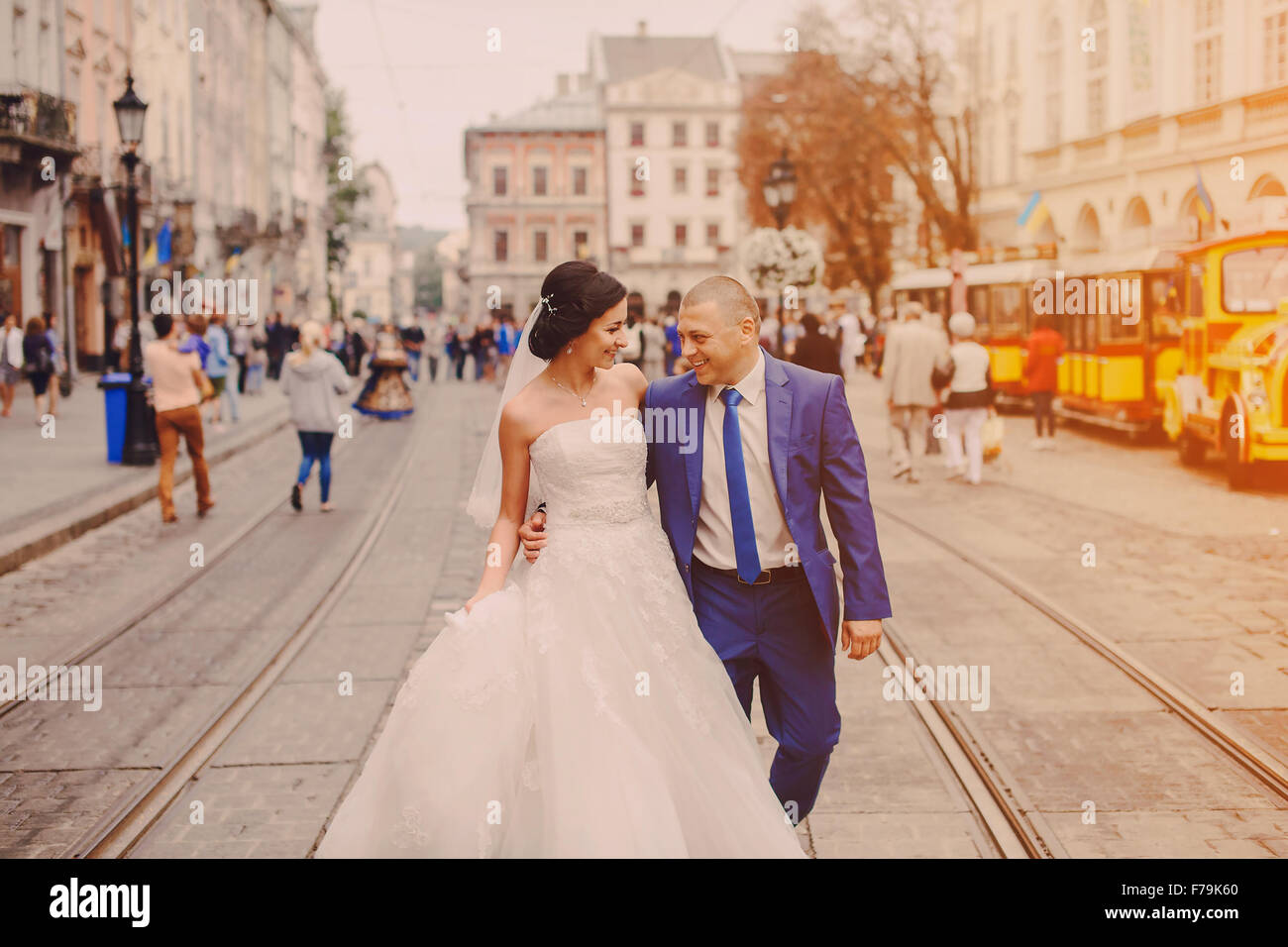 Wedding couple walking Stock Photo - Alamy