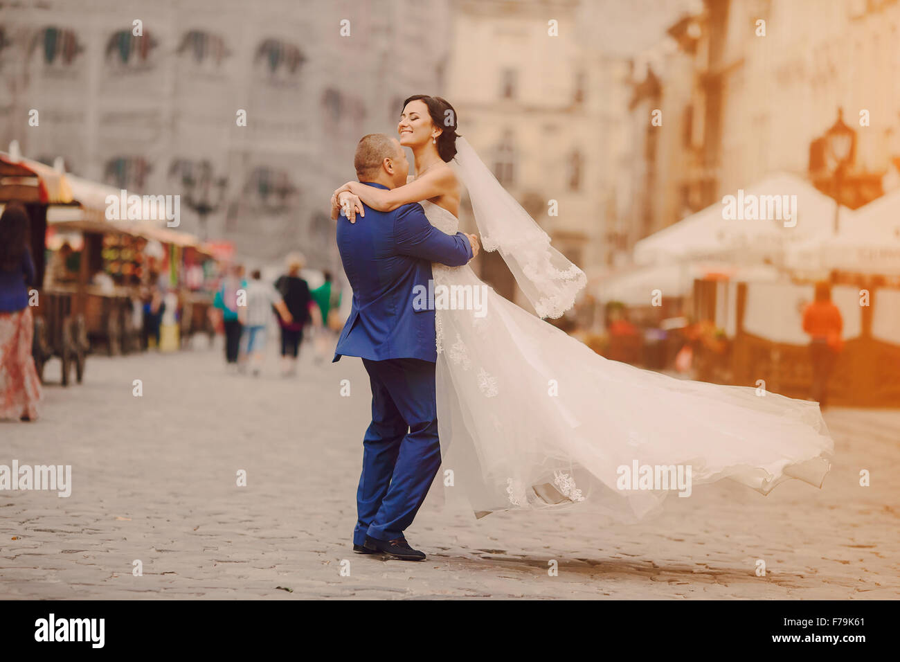 Wedding couple walking Stock Photo - Alamy