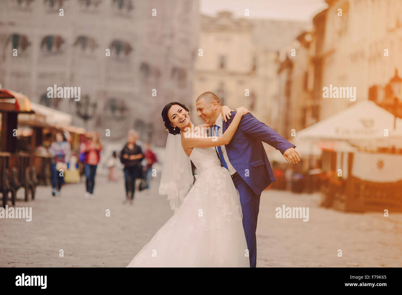 Wedding couple walking Stock Photo - Alamy