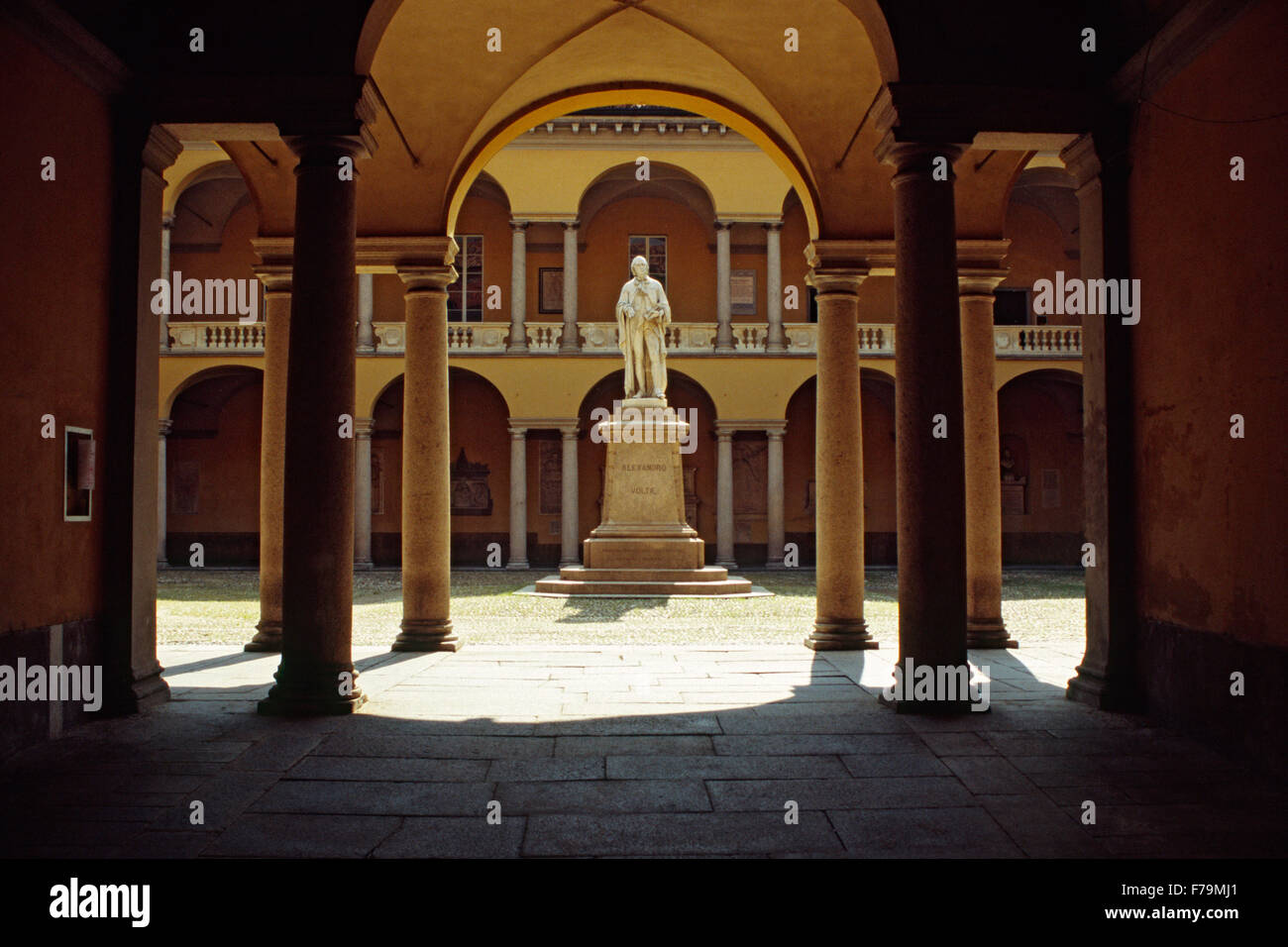 Pavia university statue hi-res stock photography and images - Alamy