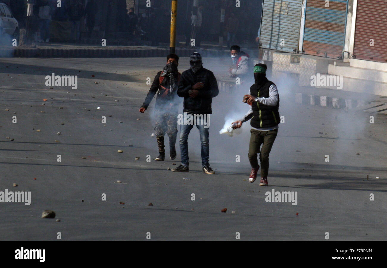 Exploded shells hi-res stock photography and images - Alamy
