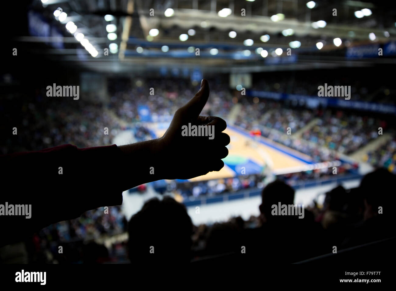 Basketball game audience hi-res stock photography and images - Alamy