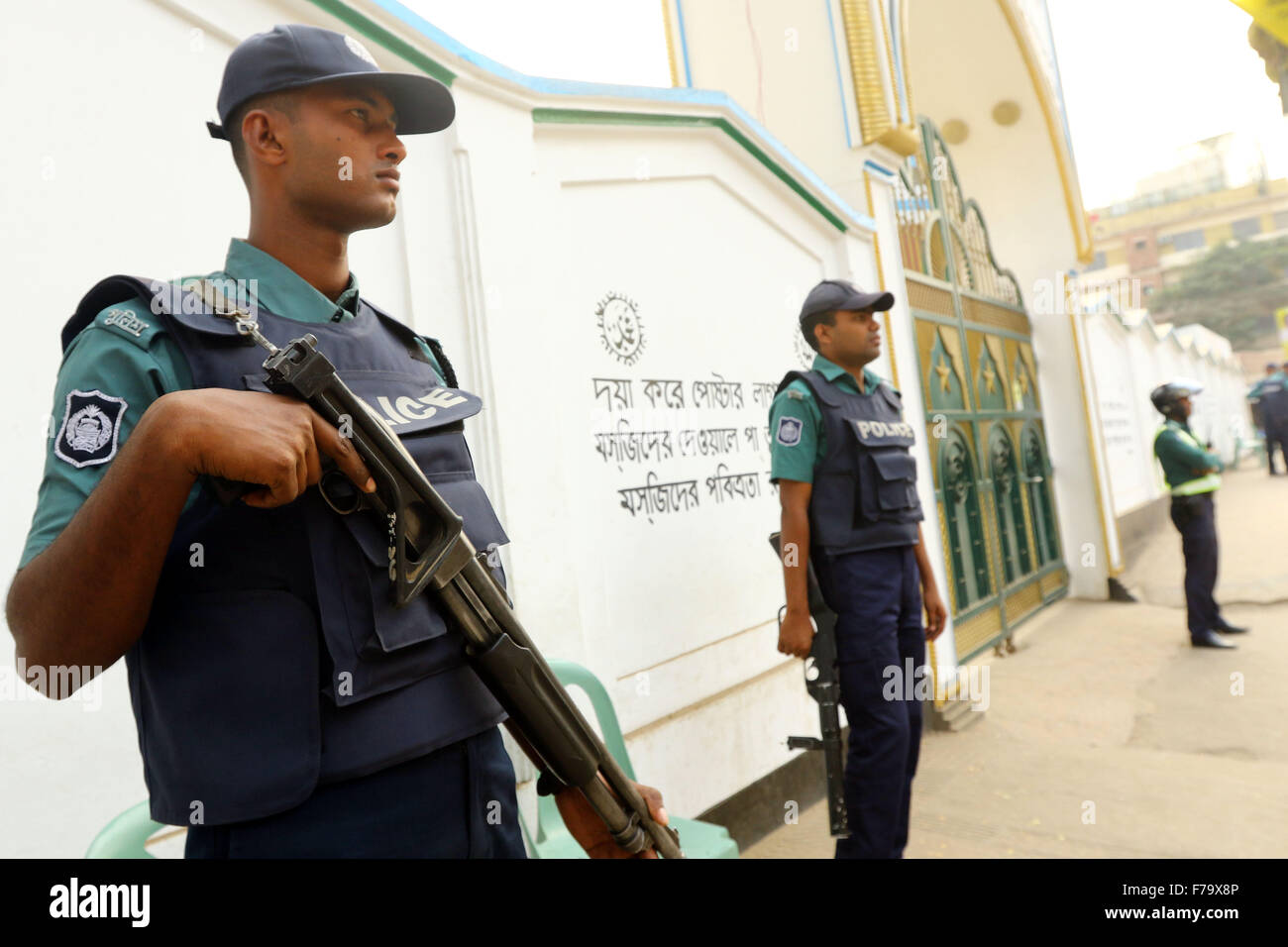 Dhaka, Bangladesh. 27th November, 2015. Bangladeshi policemen stand ...