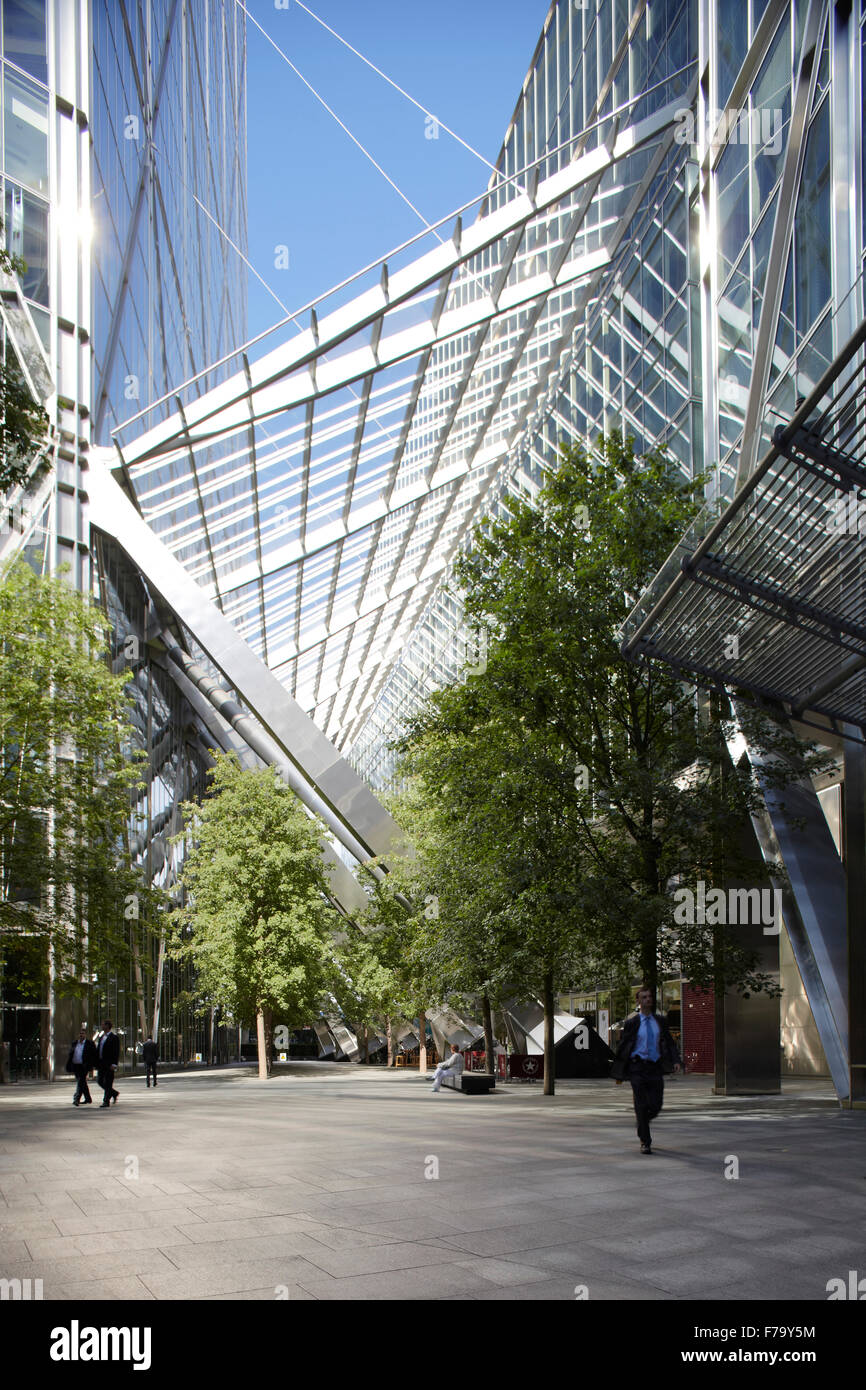 Central Walkway through Broadgate Tower London 2012, design by Skidmore ...